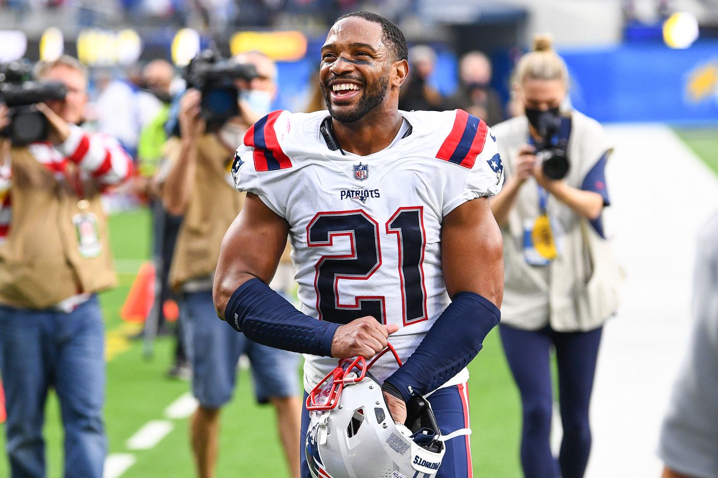 Patriots Safety Adrian Phillips Signs 3-year extension worth $12.75 ...