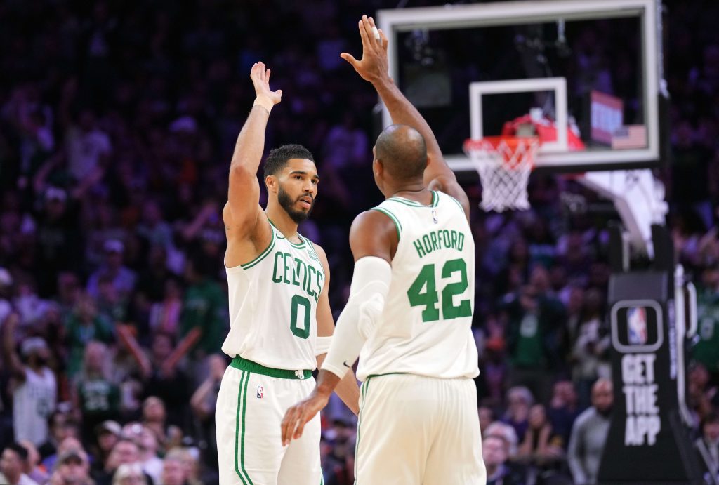 Jayson Tatum Fights Through Turnovers, Bad Shooting in Win Over Suns ...